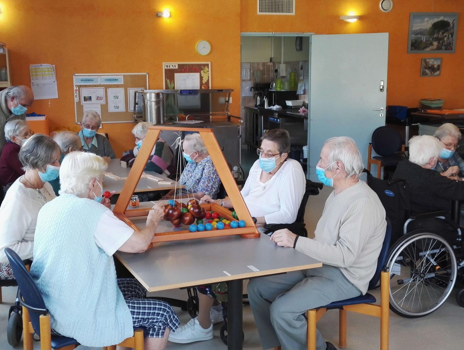 Animation jeu à l’EHPAD - Centre Social Intercommunal des Portes du Morvan